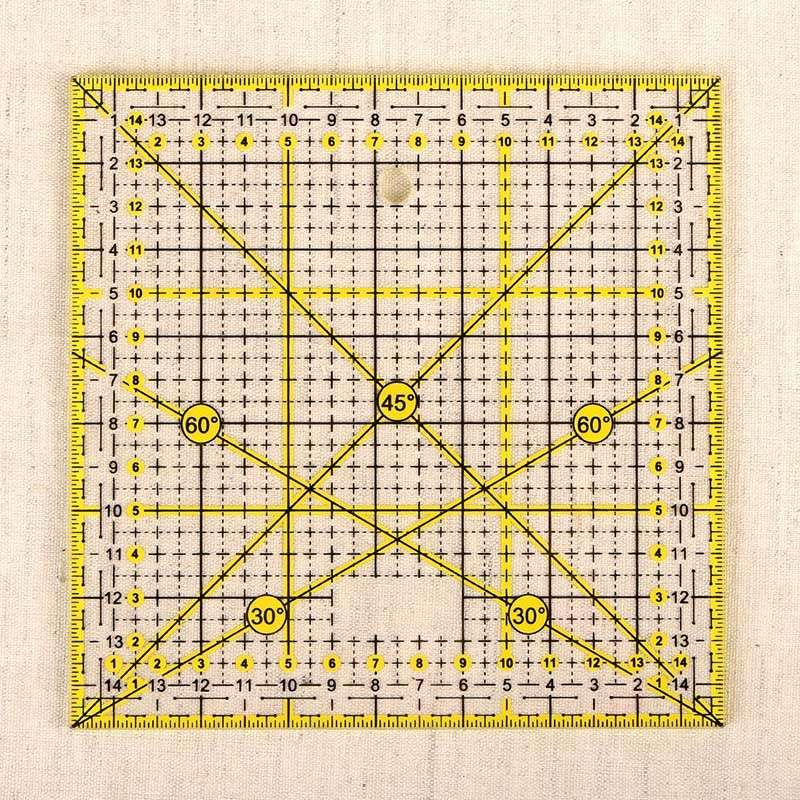 Règle Patchwork 15x15cm - Tissus des Ursules Règle Patchwork 15x15cm - Tissus des Ursules