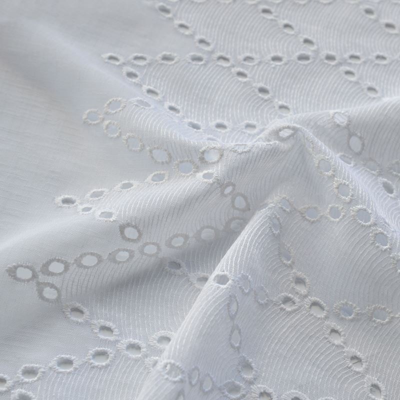 Tissu Etamine Brodée Brody Blanc - Tissus des Ursules